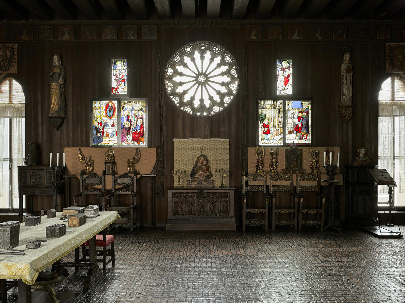 Who's Laughing in the Gothic Room?