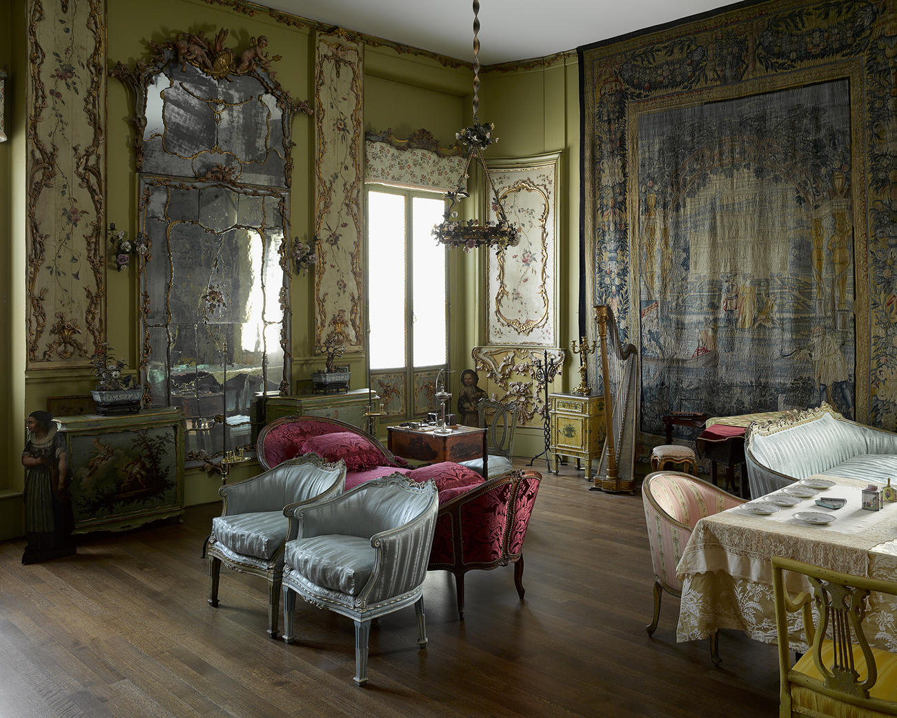 Little Salon | Gallery Rooms